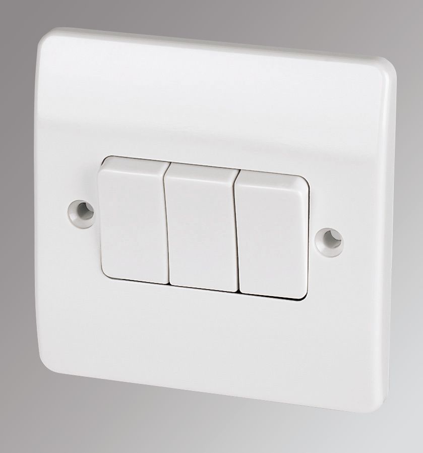 MK Logic Plus 10AX 3-Gang 2-Way Light Switch White | Switches | Screwfix.ie
