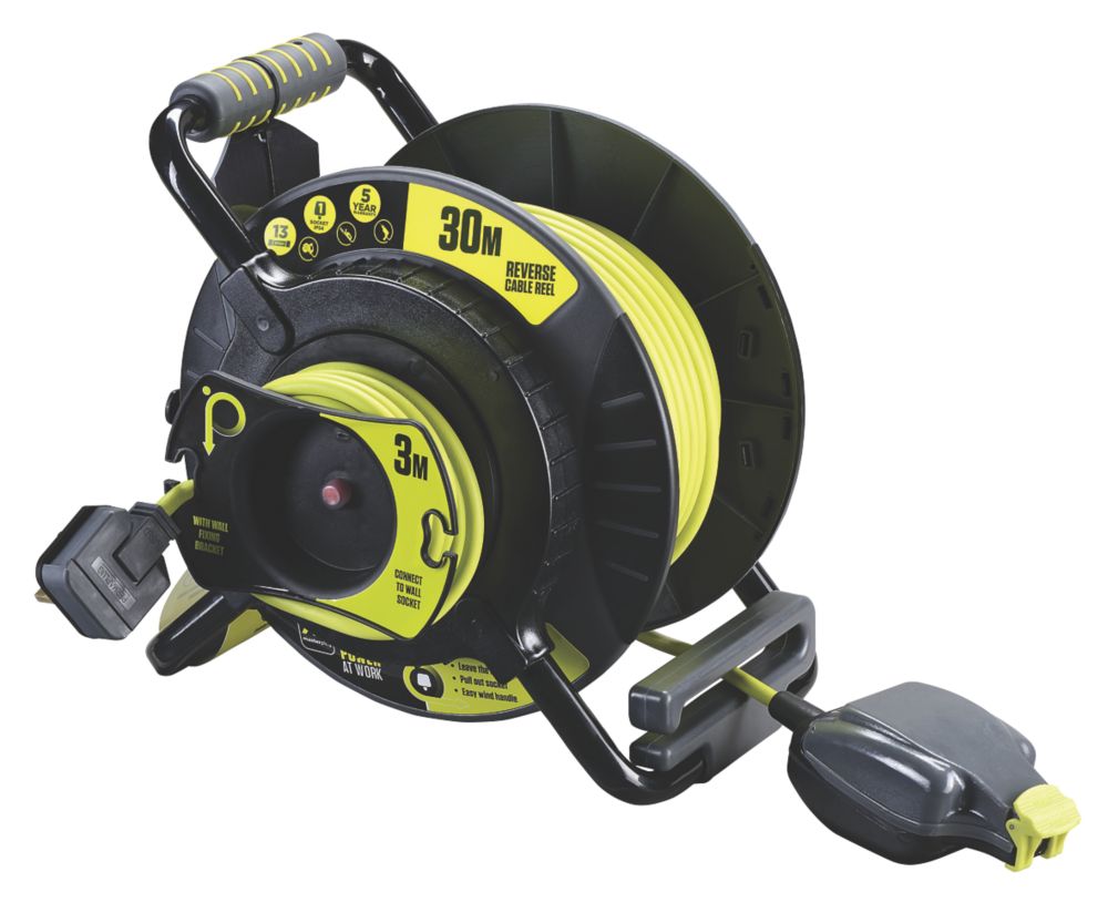 Masterplug OATRU3013FL3IP 13A 1-Gang 33m Reverse Cable Reel 240V - Screwfix