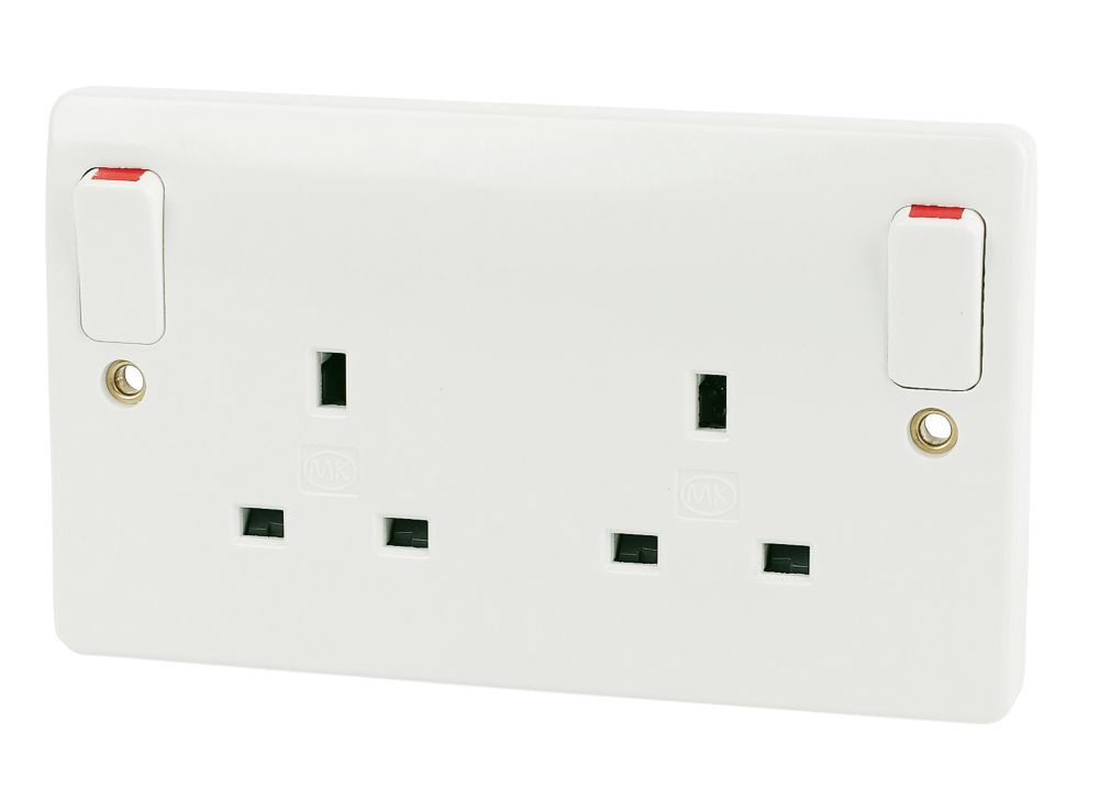 MK Logic Plus 13A 2-Gang DP Switched Plug Socket White - Screwfix