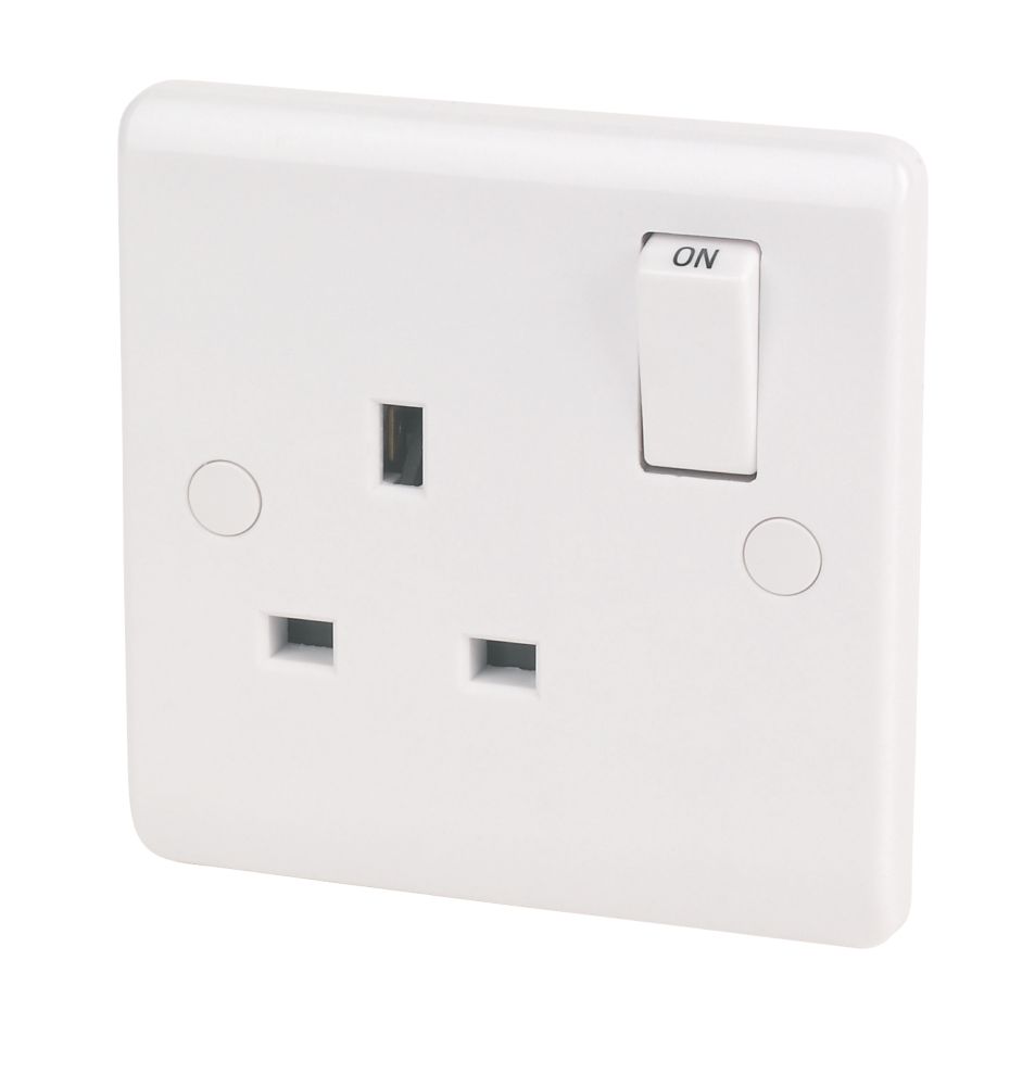 LAP 13A 1-Gang SP Switched Plug Socket White - Screwfix