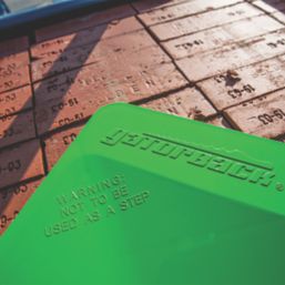 Marshalltown Gatorback ABS Plastic 70Ltr Mortar Board 24" x 24" - Screwfix