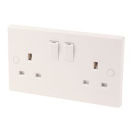 Essentials 13A 2-Gang SP Switched Plug Socket White - Screwfix