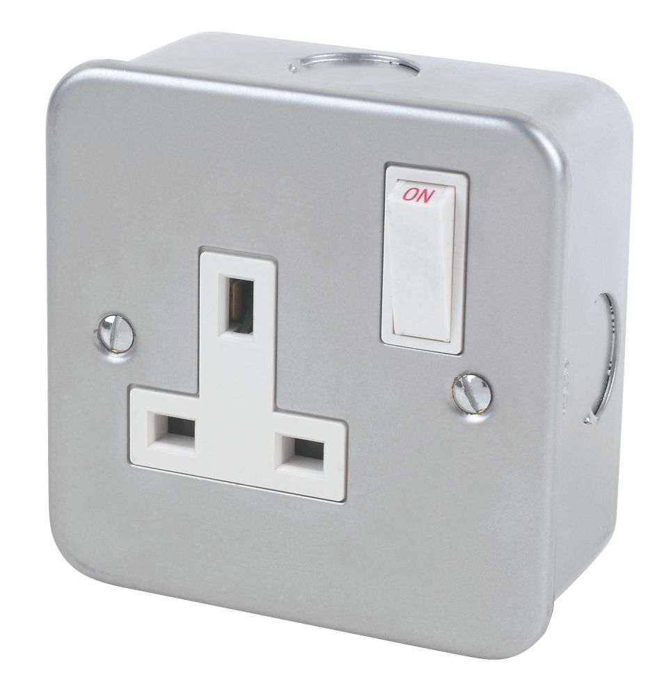Essentials 13A 1-Gang SP Switched Metal Clad Socket with White Inserts ...