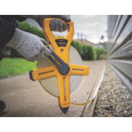 Komelon Unigrip Fibreglass 100m Tape Measure - Screwfix