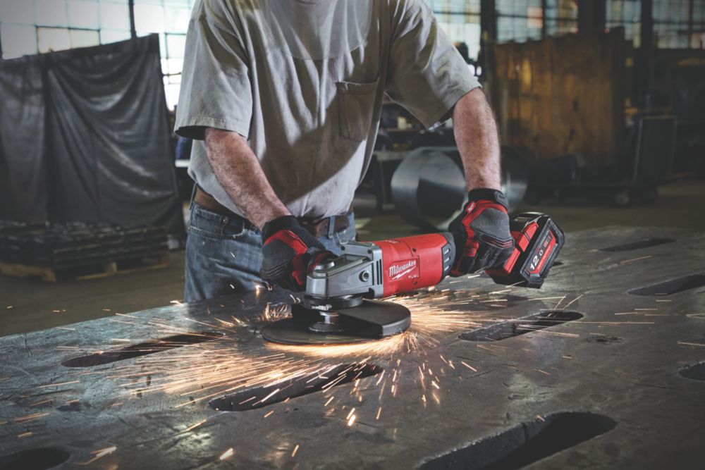 Milwaukee 230mm angle grinder store