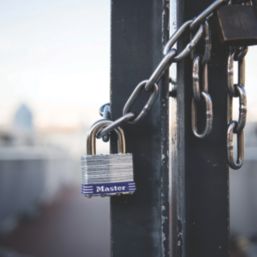 Master Lock 3EURDLF Water-Resistant Padlock Steel 40mm - Screwfix