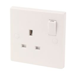 Essentials 13A 1-Gang SP Switched Plug Socket White - Screwfix