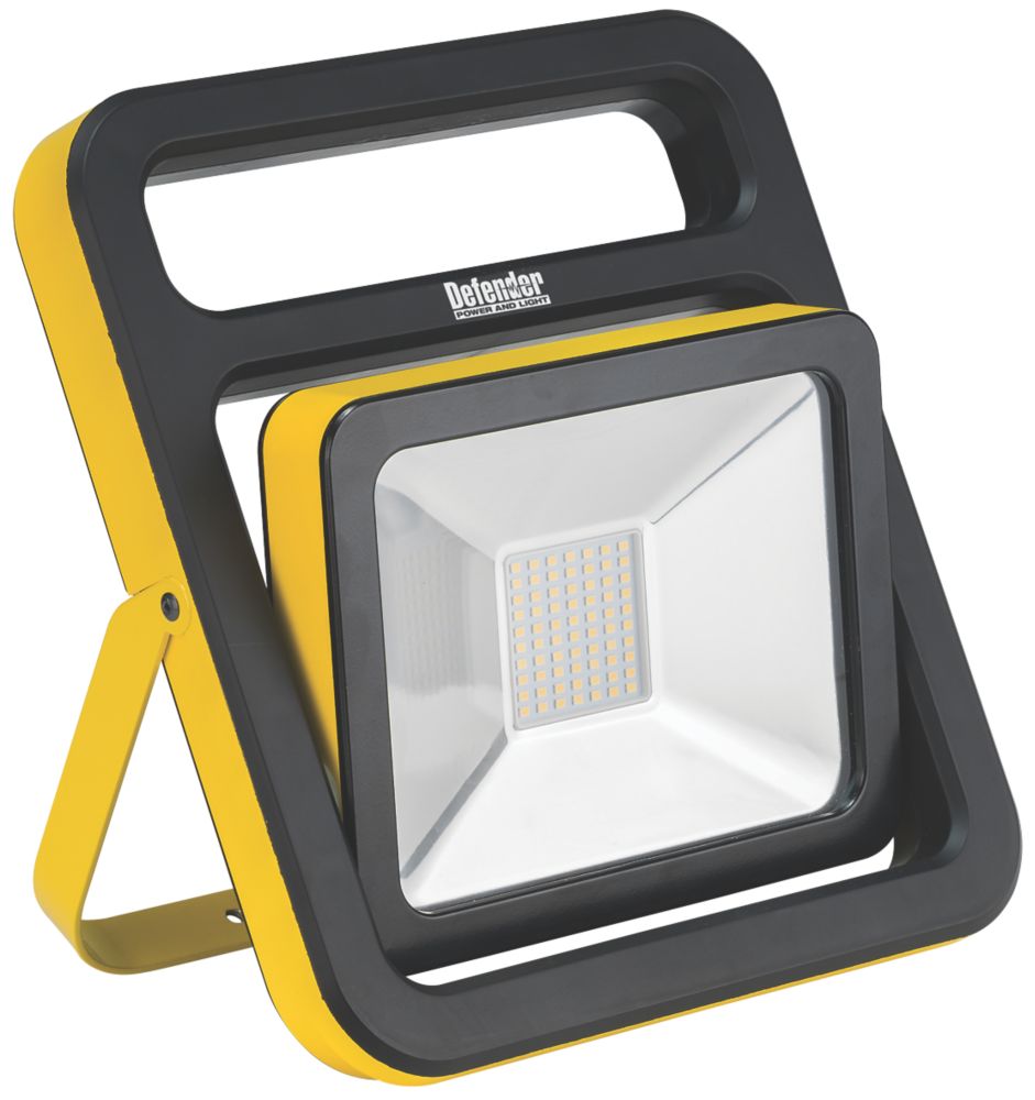 Defender LED Slimline Work Light 30W 2400lm 240V - Screwfix